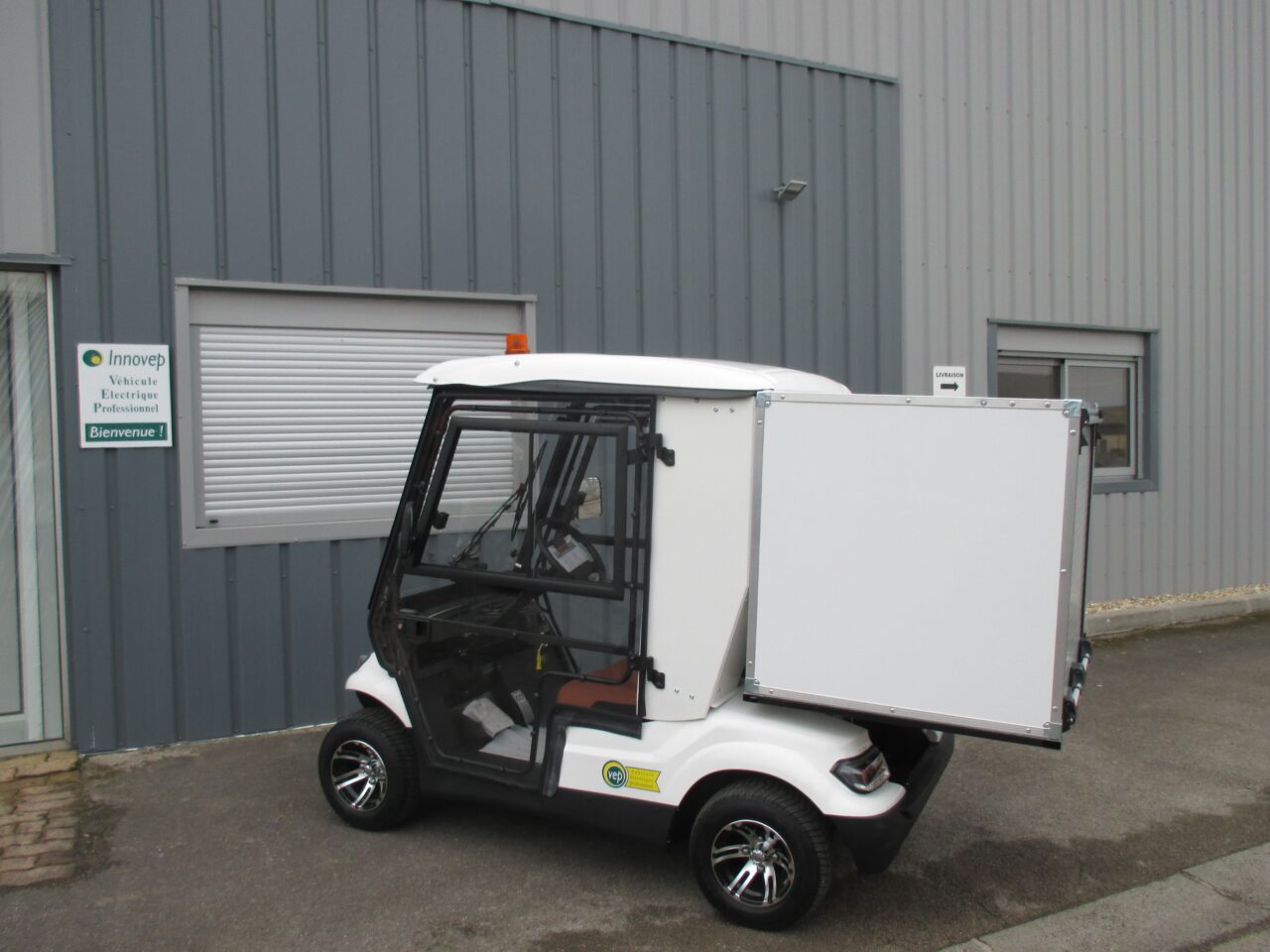 Voiture de golf utilitaire Multicart Basic - Innovep